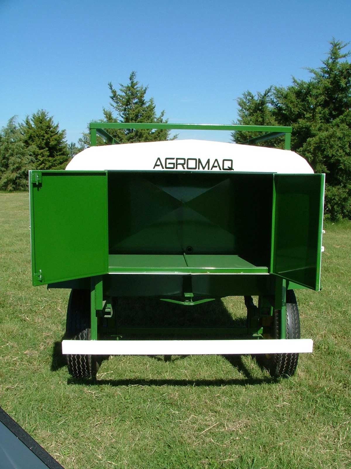 Acoplado tanque 3000 Lts. - AGROMAQ